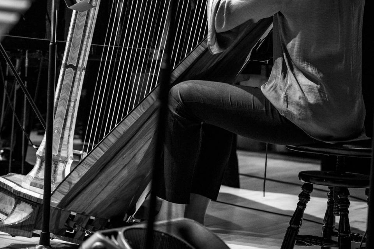 Best Harp Stool Reviews - Top 5 Models and Buyers Guide!