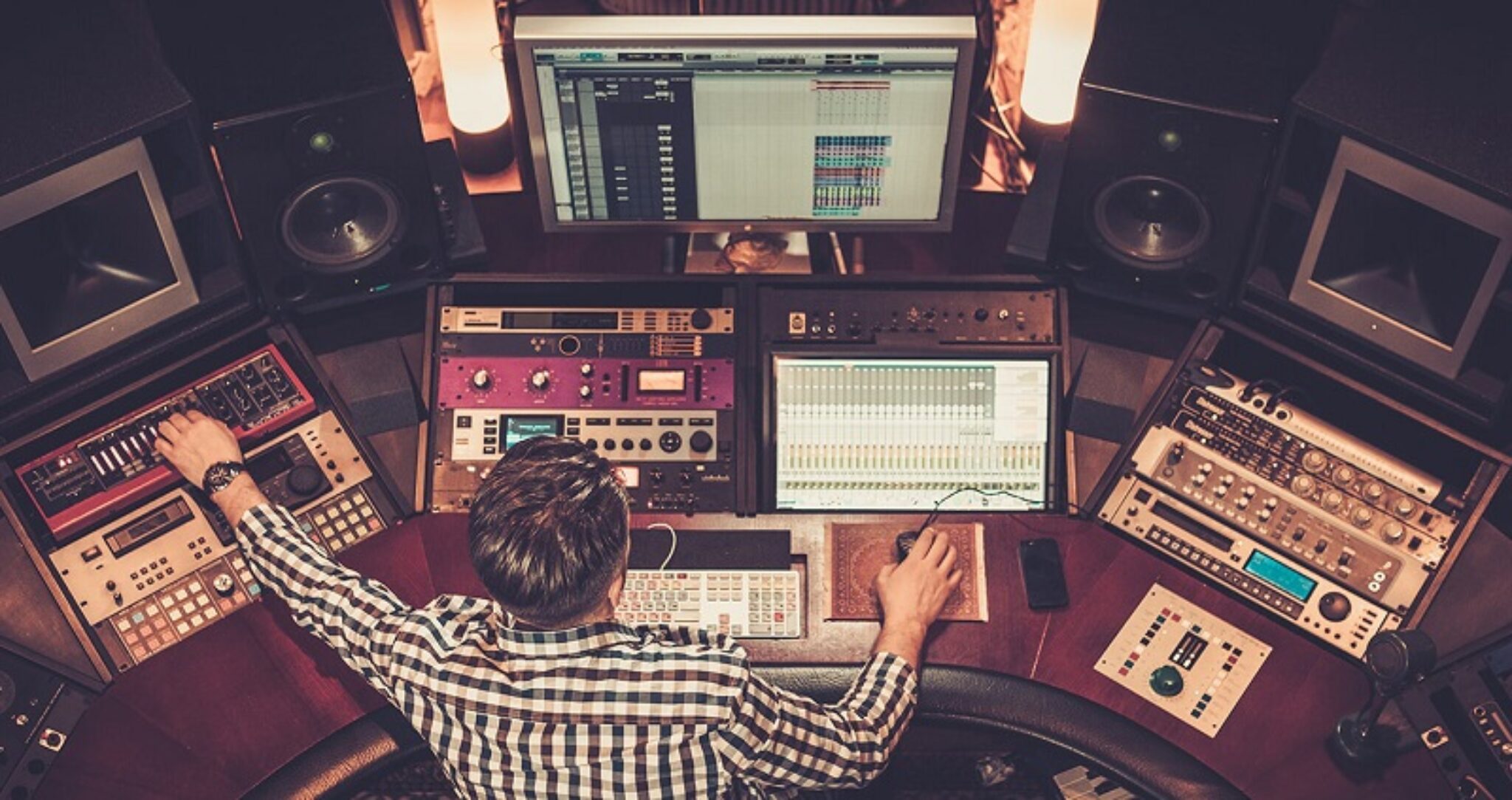 The 8 Characteristics of a Successful Musician (Qualities & Traits)