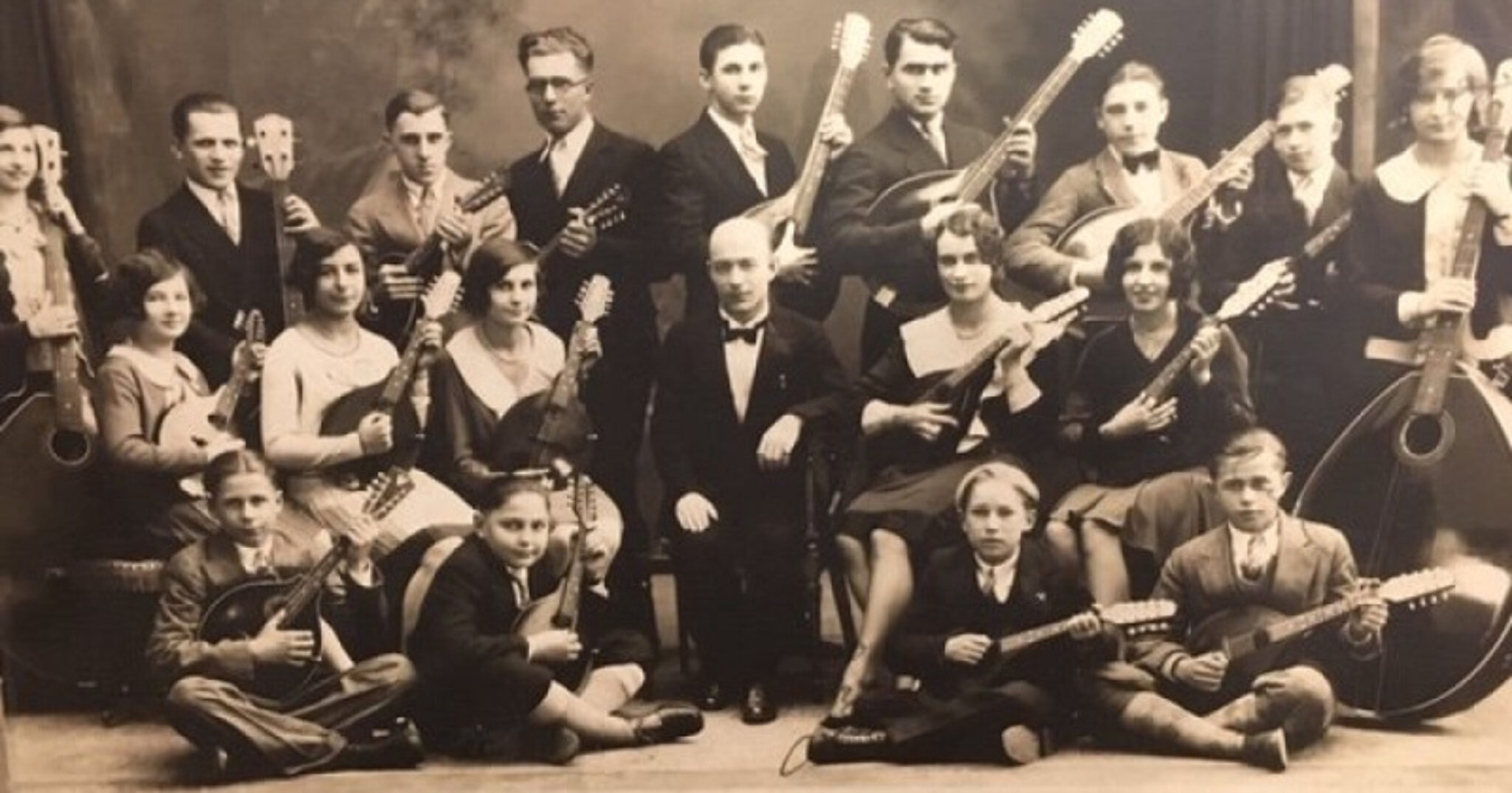 What Is A Mandolin? Ultimate Guide For This Great Instrument! (2023)